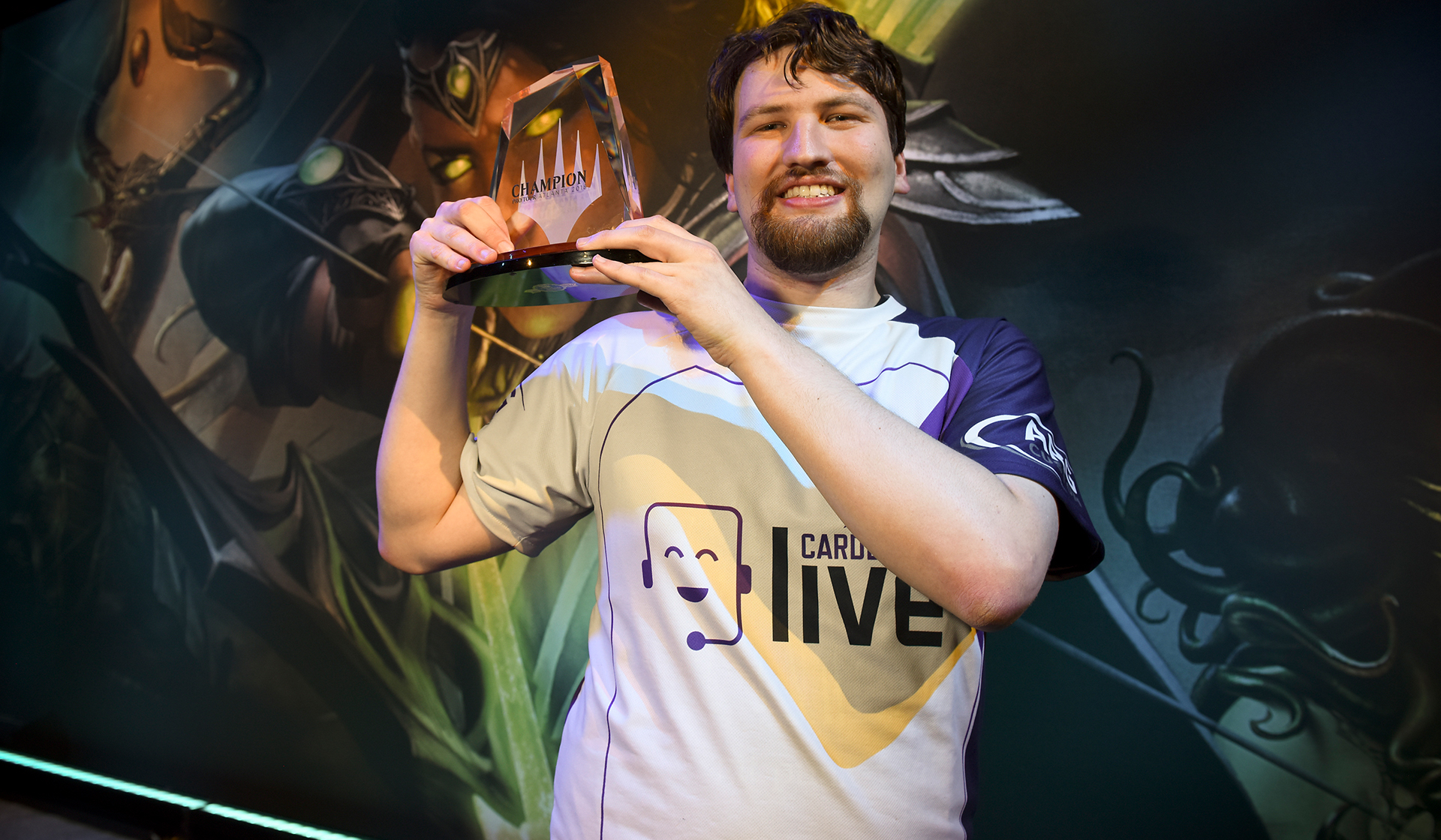 Andrew Elenbogen Wins Pro Tour Guilds of Ravnica